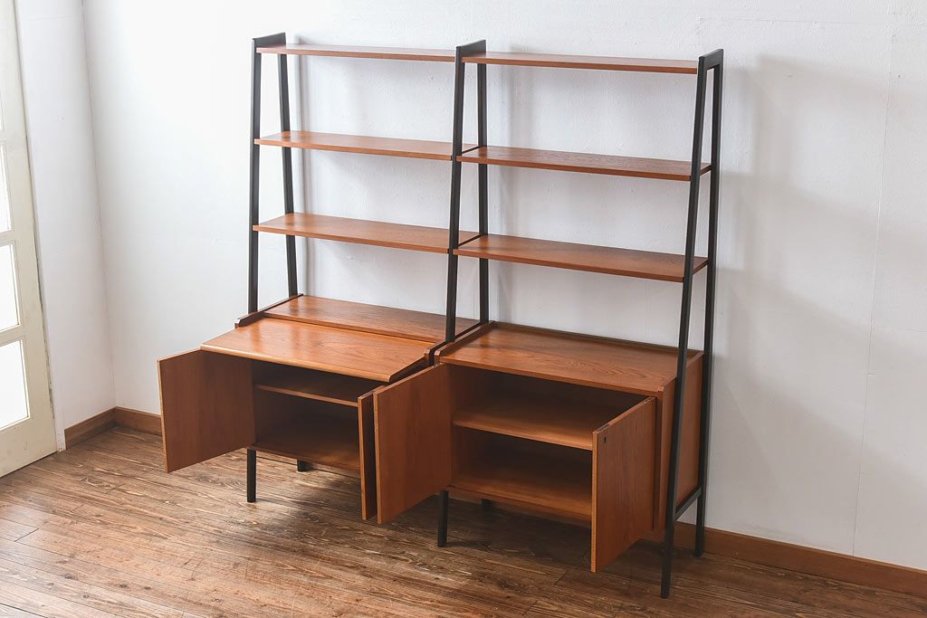 北欧家具 チーク材 引き出せる作業台が便利な飾り棚 北欧家具 チーク材 引き出せる作業台が便利な飾り棚